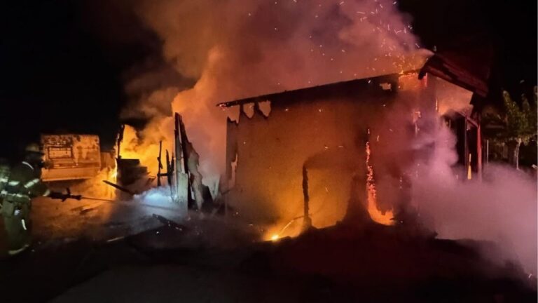 Fresno County Firefighters Contain Reedley House Fire - GV Wire