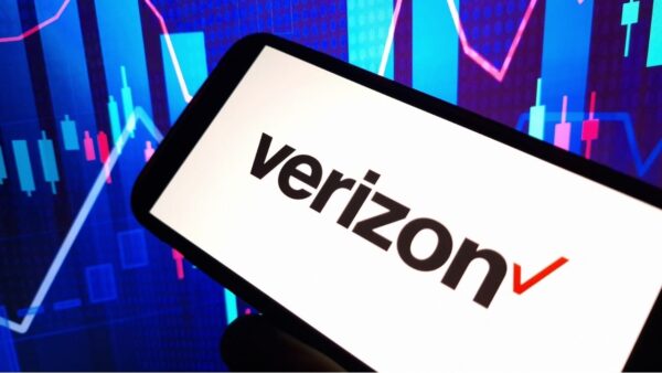 More Than a Million Users Report Issues With Verizon, Downdetector ...