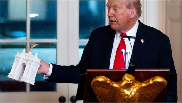 Trump’s Plan for Towering Arch Faces Scrutiny Over Flight Patterns ...
